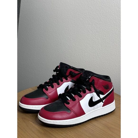 Jordan | Shoes | Nike Jordan Mid Chicago Black Toe 220 Sneaker Shoe Red ...